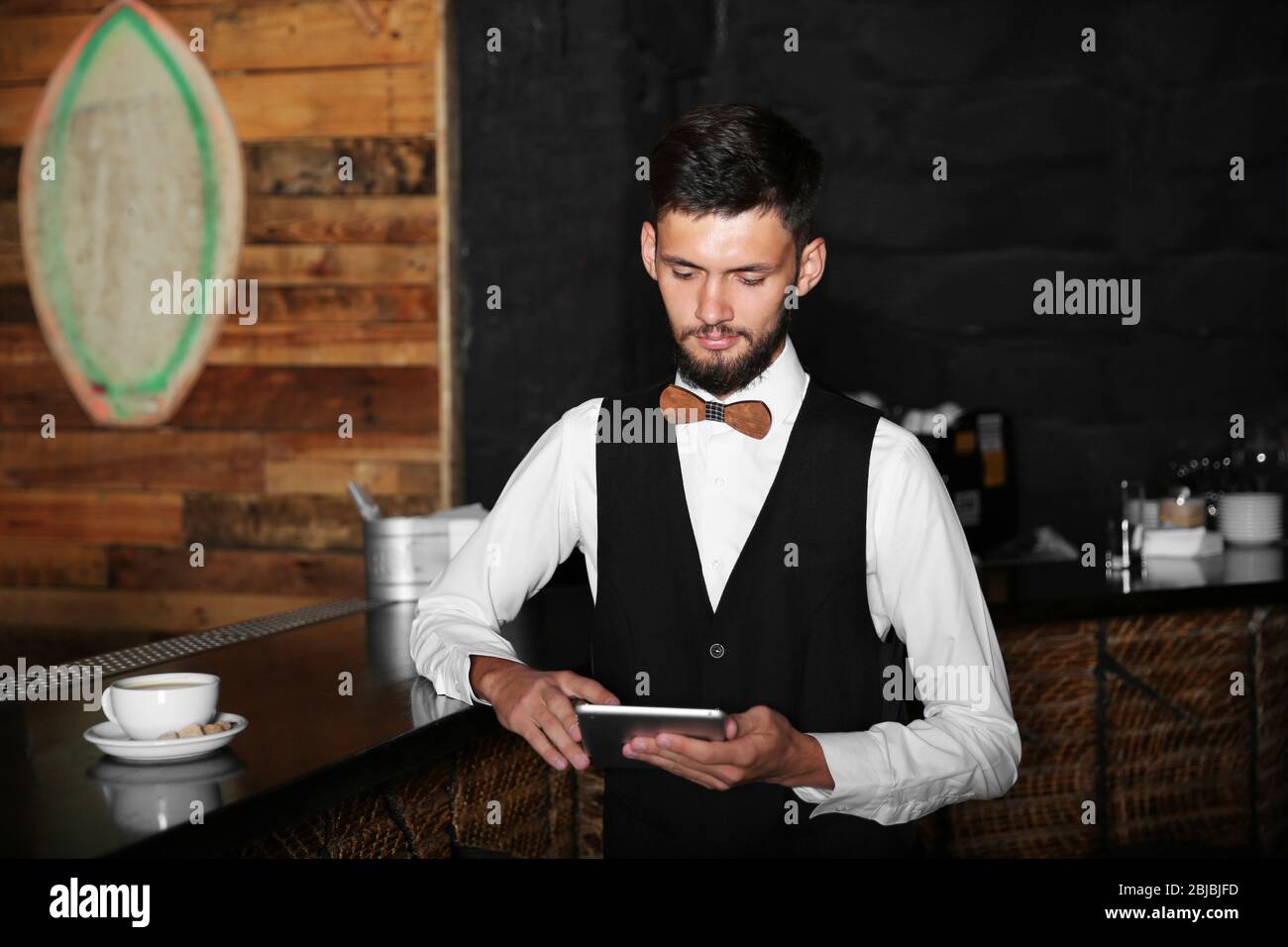 Waiter taking order tablet computer hi-res stock photography and images ...