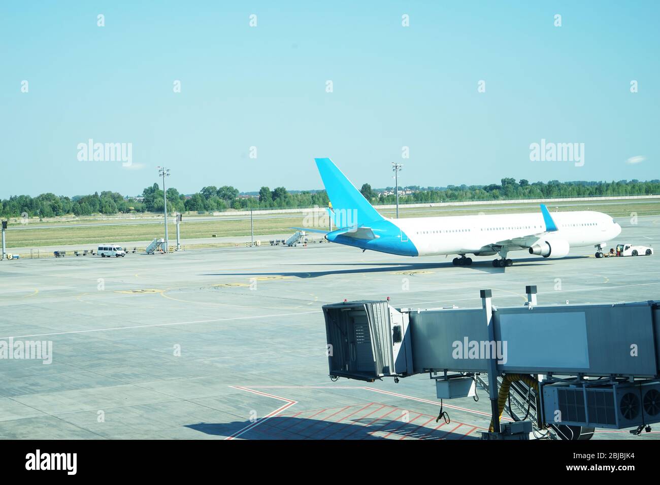 New airplane hi-res stock photography and images - Alamy