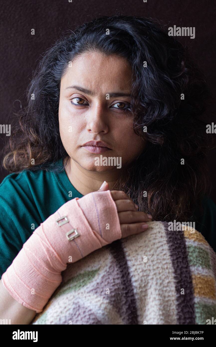 Broken wrist hi-res stock photography and images - Alamy