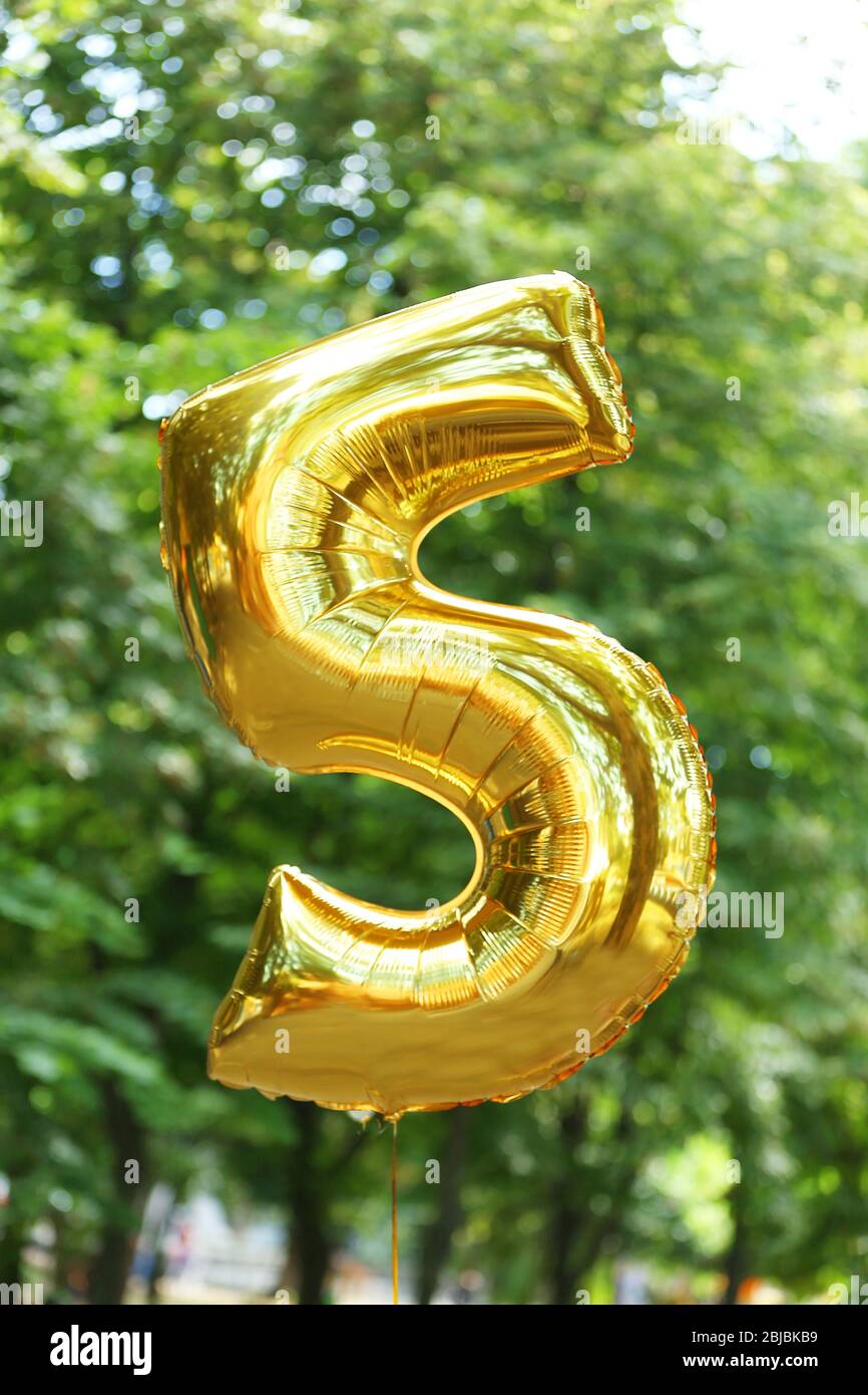 Golden birthday balloon on hi-res stock photography and images - Alamy