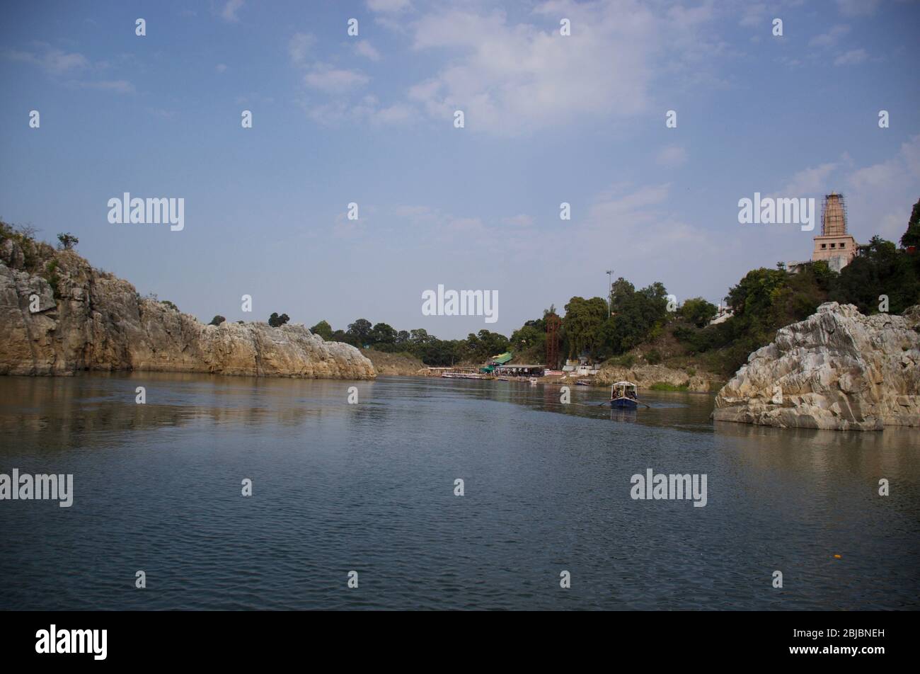 Mountains and river narmada river hi-res stock photography and images ...