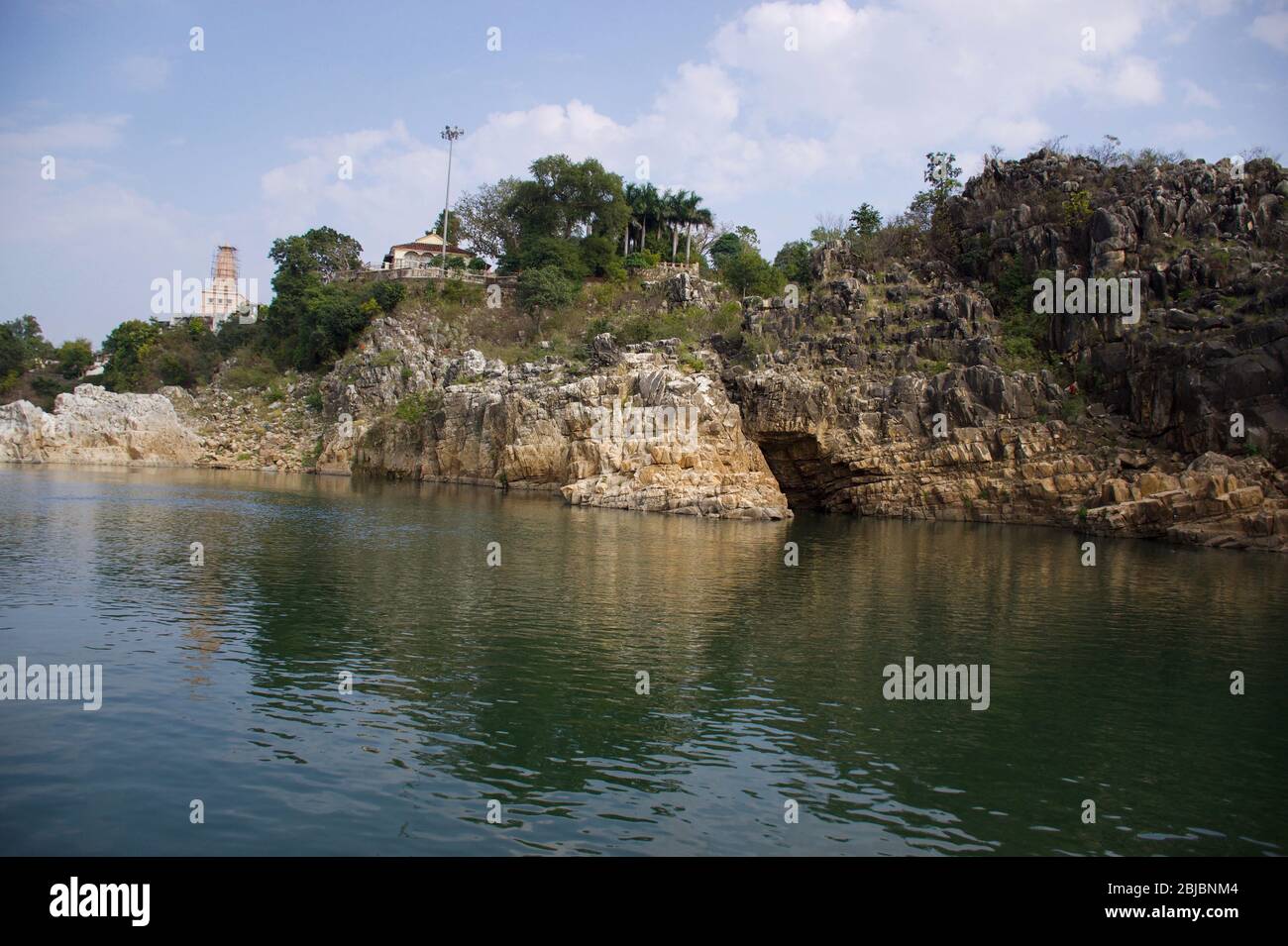 Mountains and river narmada river hi-res stock photography and images ...