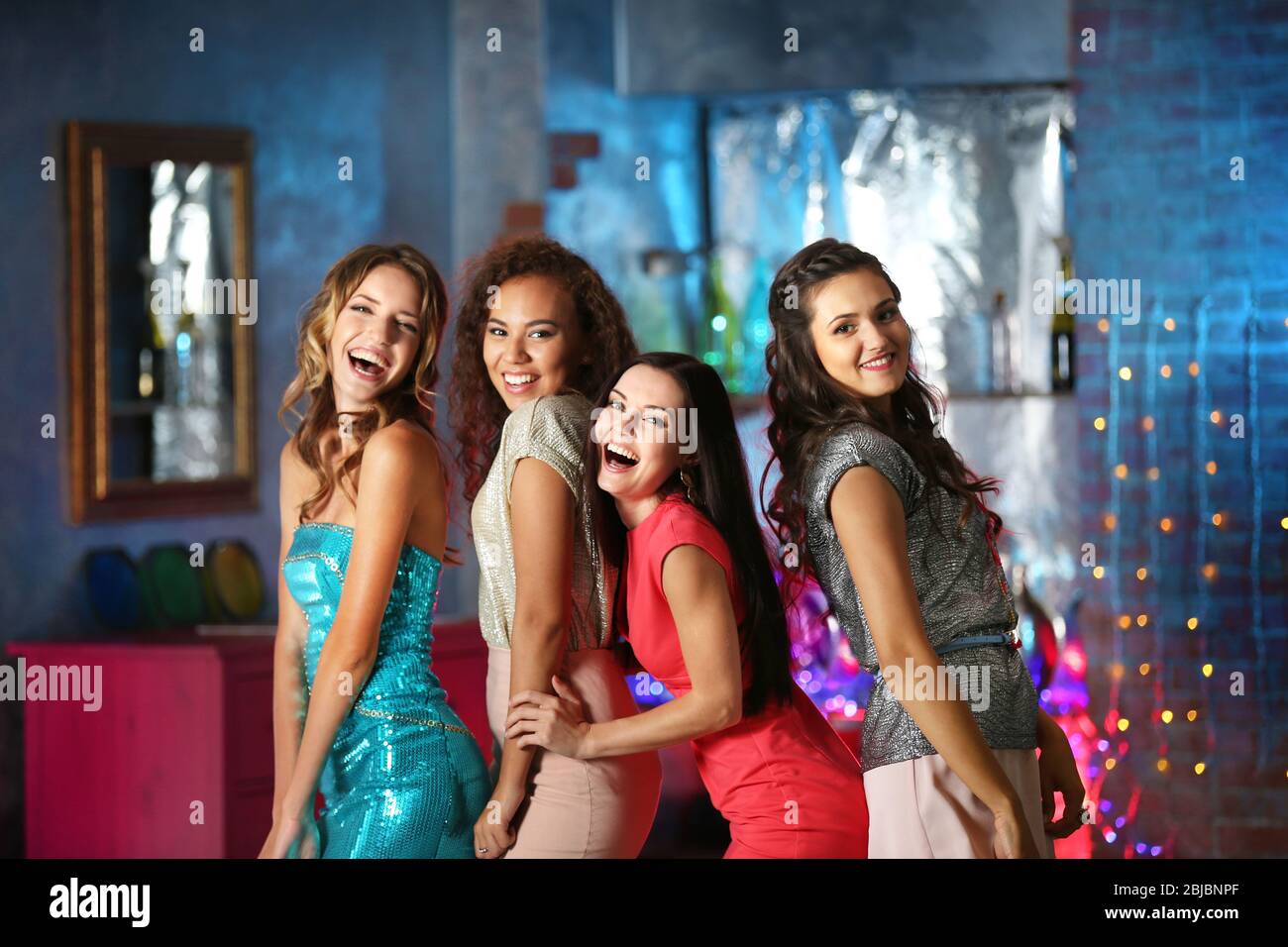 Girls in nightclub hi-res stock photography and images - Alamy