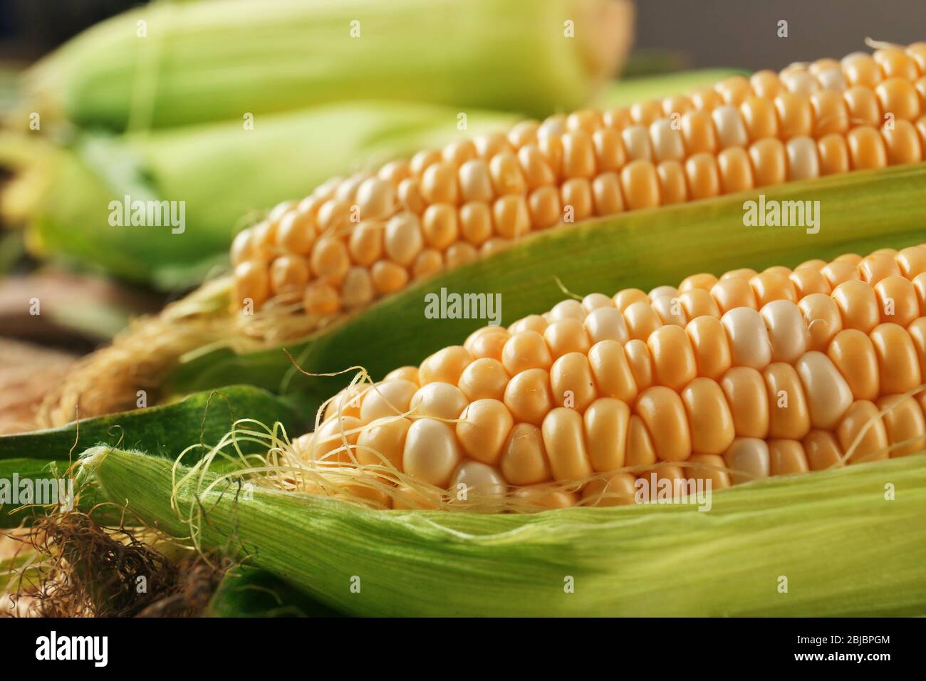 Fresh sweet corn, closeup Stock Photo - Alamy