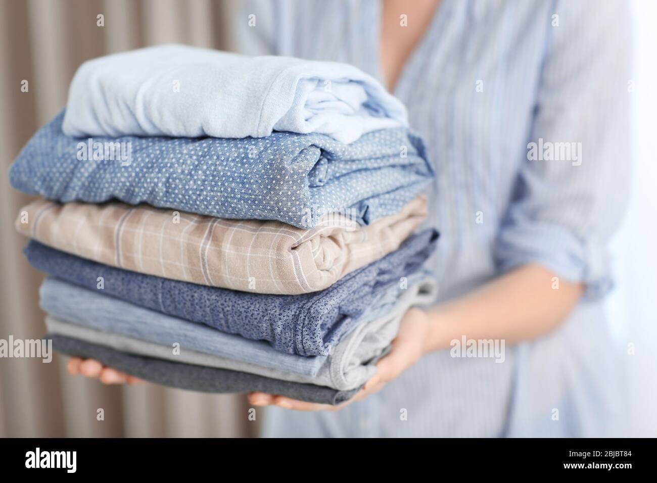 Holding fold clothes hi-res stock photography and images - Alamy