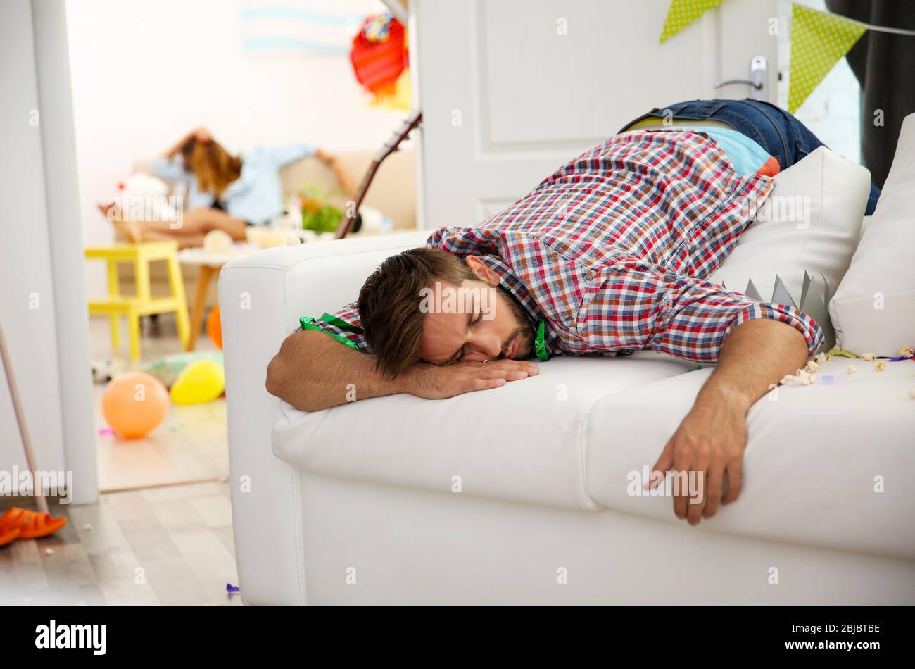 Drunk house party hi-res stock photography and images - Alamy