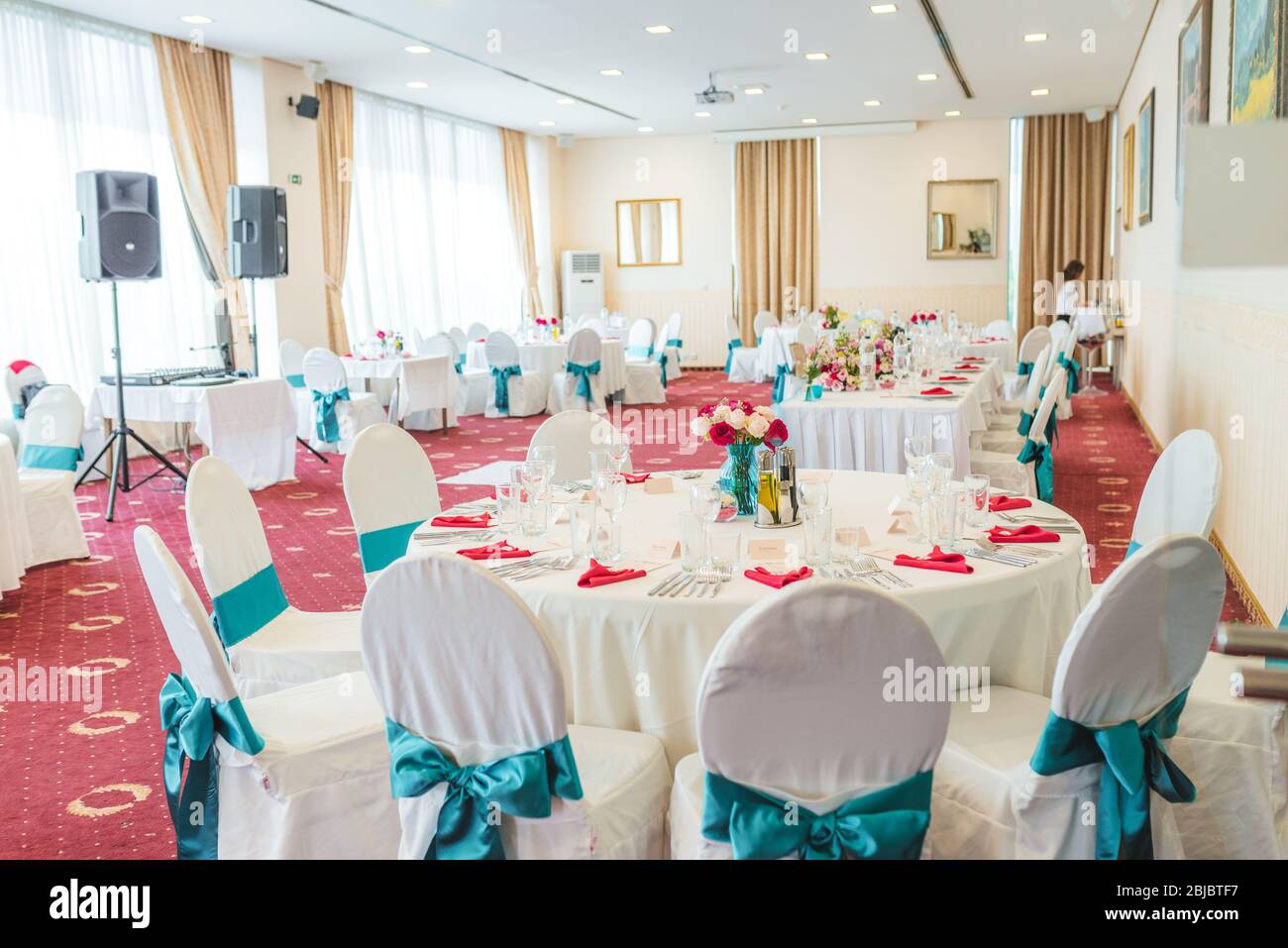 Table set up for a wedding in a luxury restaurant Stock Photo - Alamy