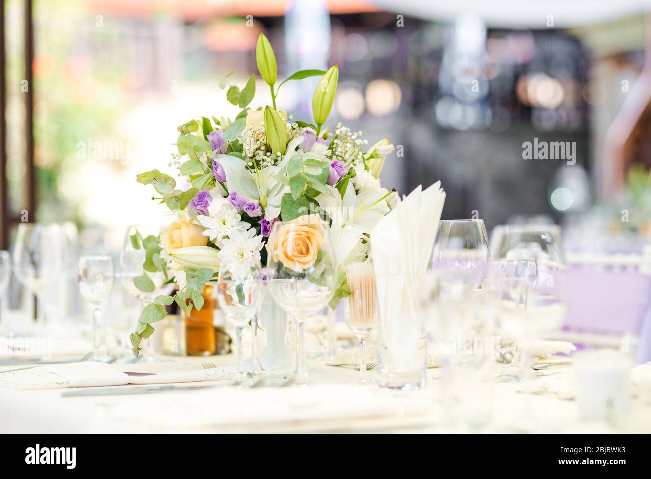 Beautiful fresh flowers table decoration in a restaurant for a special ...