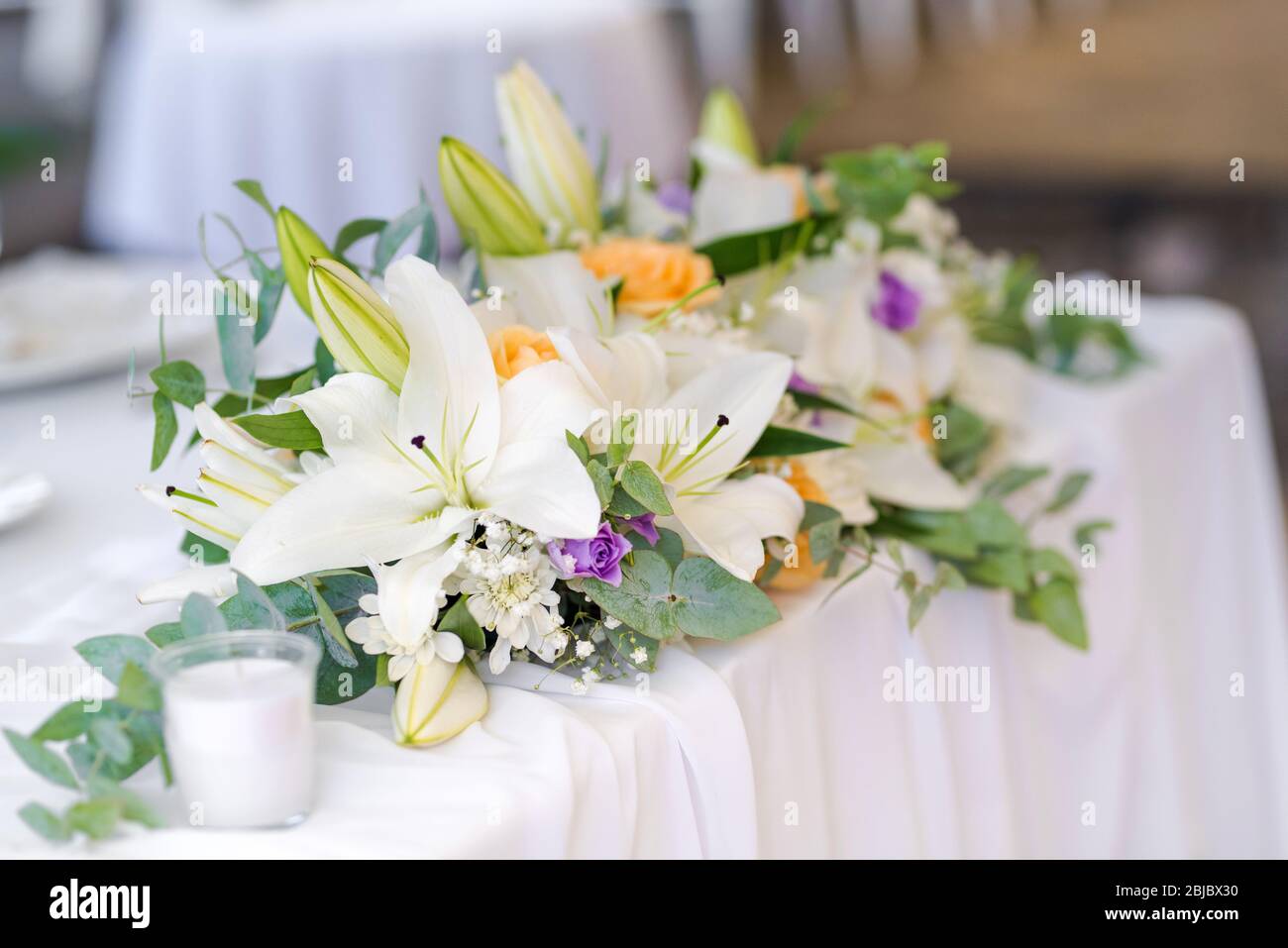 Beautiful fresh flowers table decoration in a restaurant for a special ...