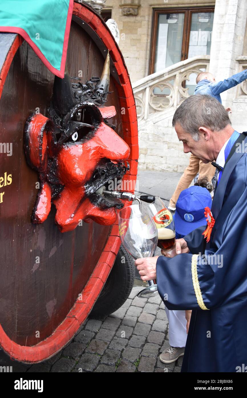 Huge_beer_glass High Resolution Stock Photography and Images - Alamy