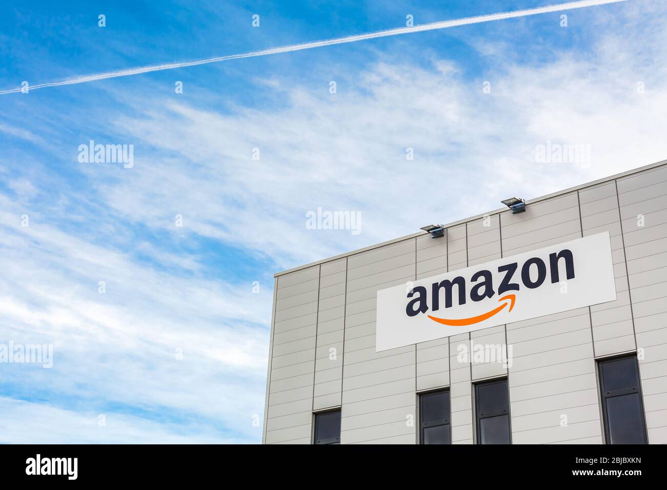 Amazon Building Logo Hi res Stock Photography And Images Alamy
