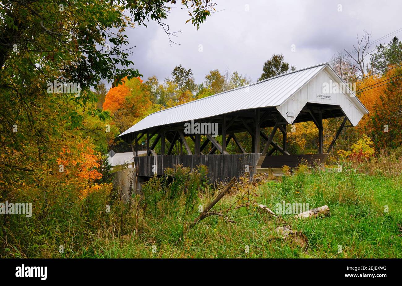 The Chamberlin Covered Bridge in Vermont with the leaves changing in ...