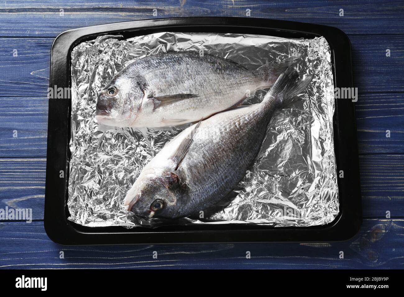 Foil tray top view hi-res stock photography and images - Alamy