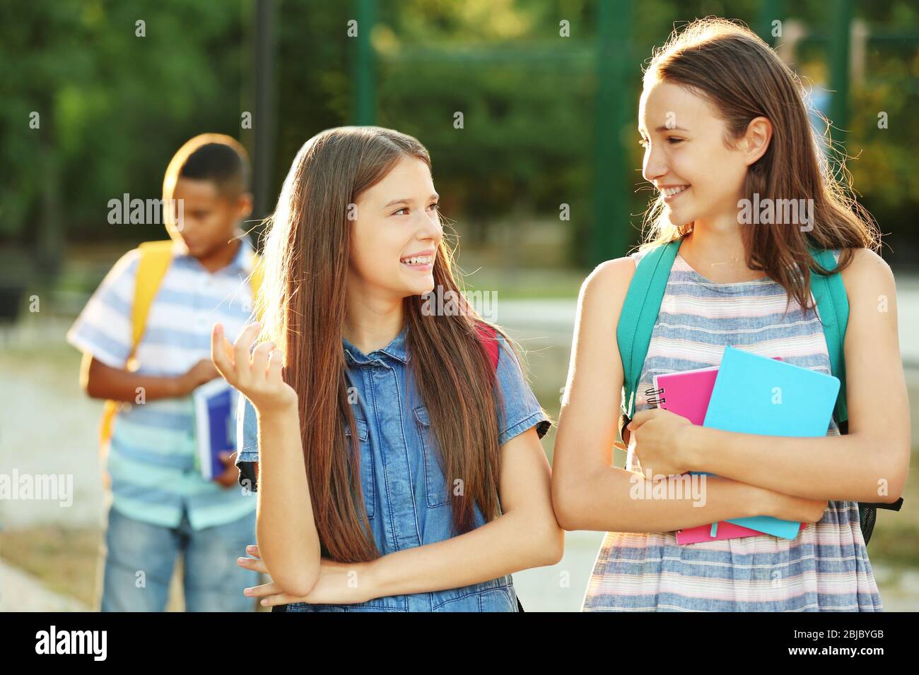 Teens with backpacks hi-res stock photography and images - Alamy
