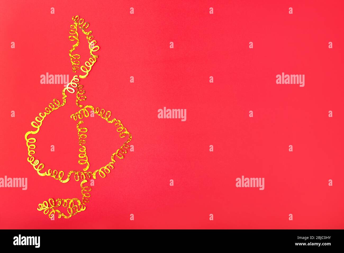 Treble clef sign on red background Stock Photo - Alamy
