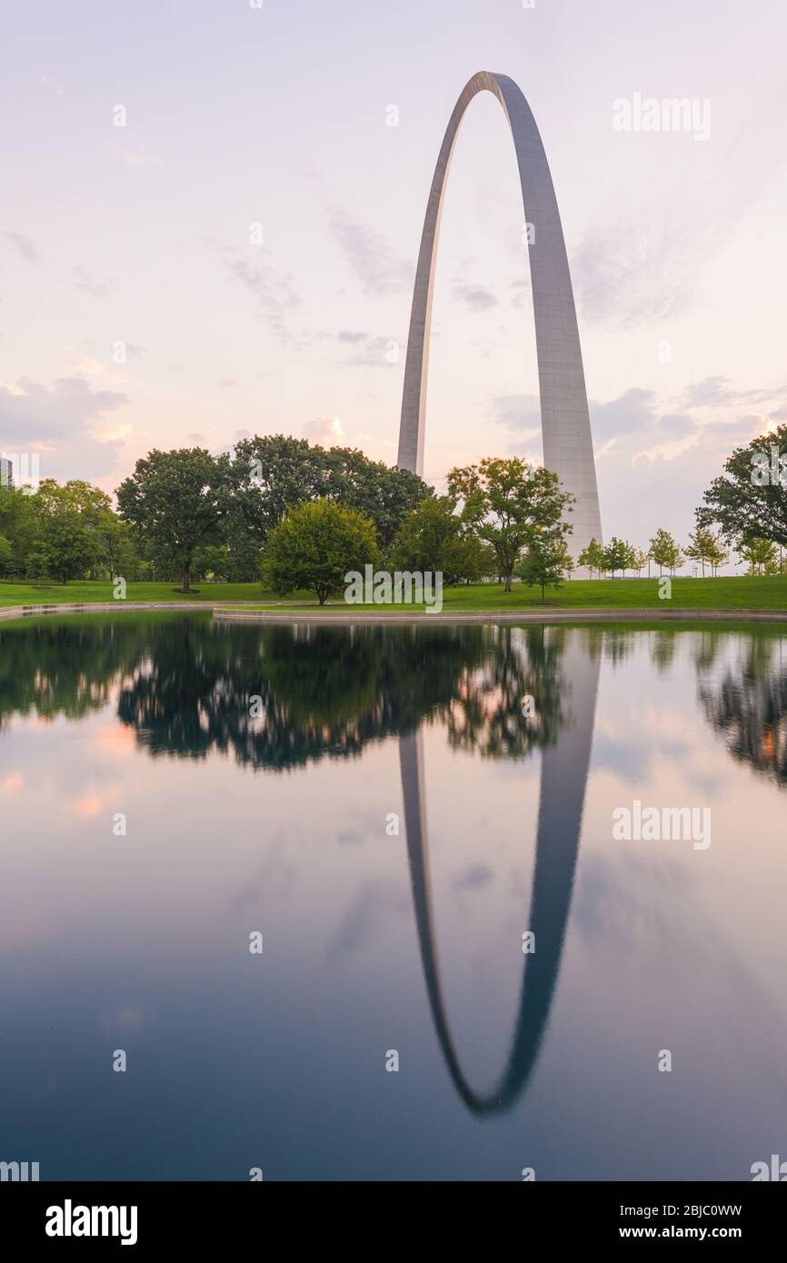St. Louis, Missouri, USA park view in the morning Stock Photo - Alamy