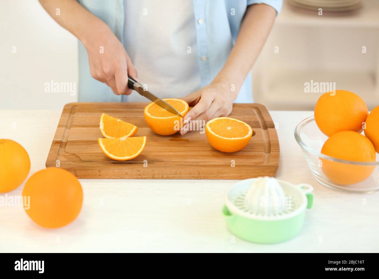 Cutting exotic fruit hands hi-res stock photography and images - Alamy