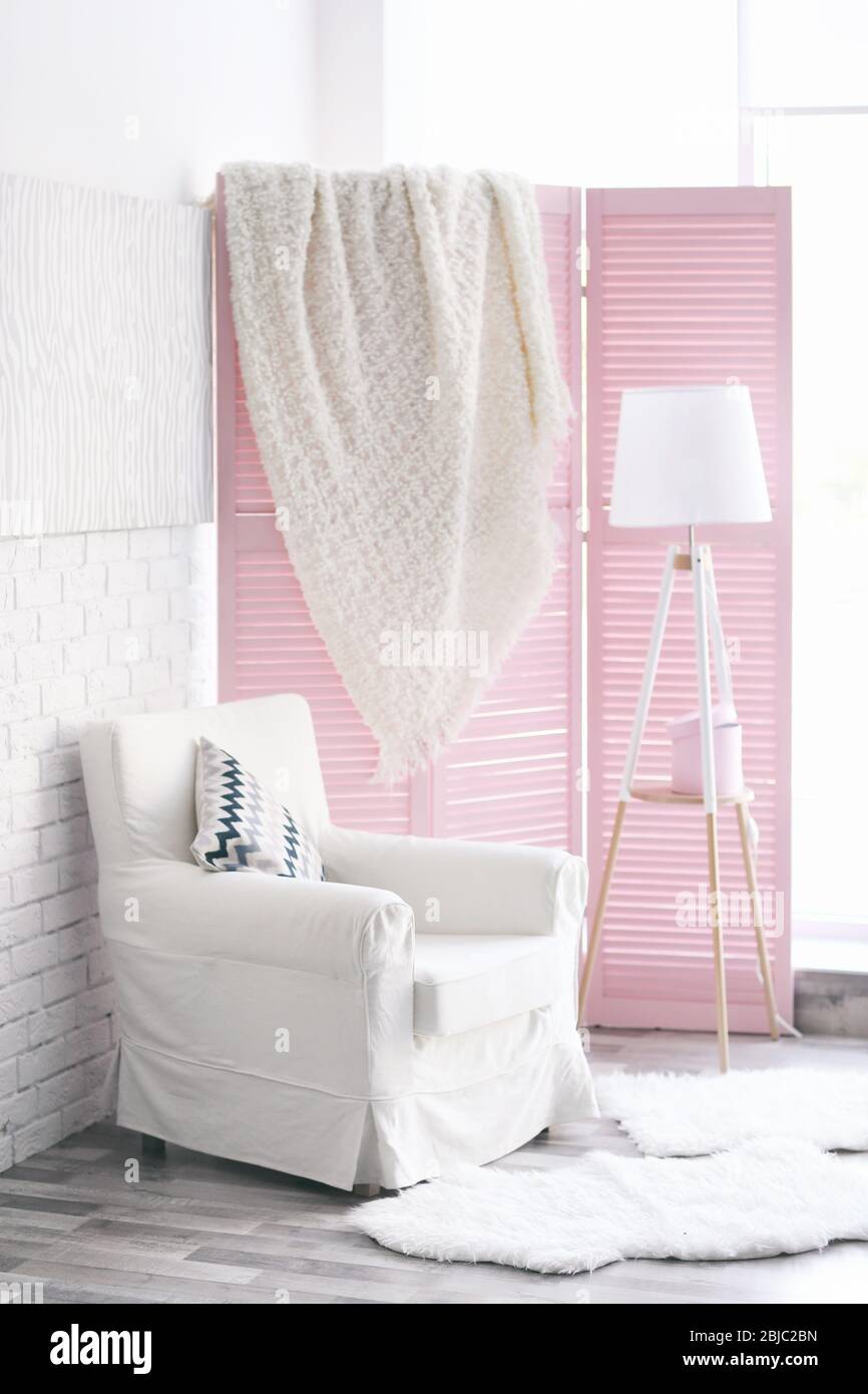 Modern room design interior with wooden screen Stock Photo - Alamy