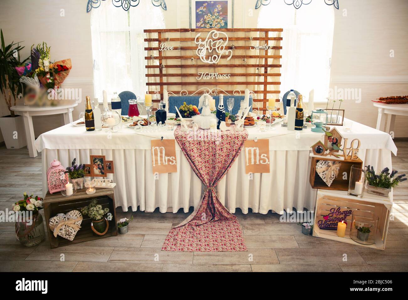 Main Wedding Table With Beautiful Decoration Stock Photo Alamy main-wedding-table-with-beautiful-decoration-stock-photo-alamy