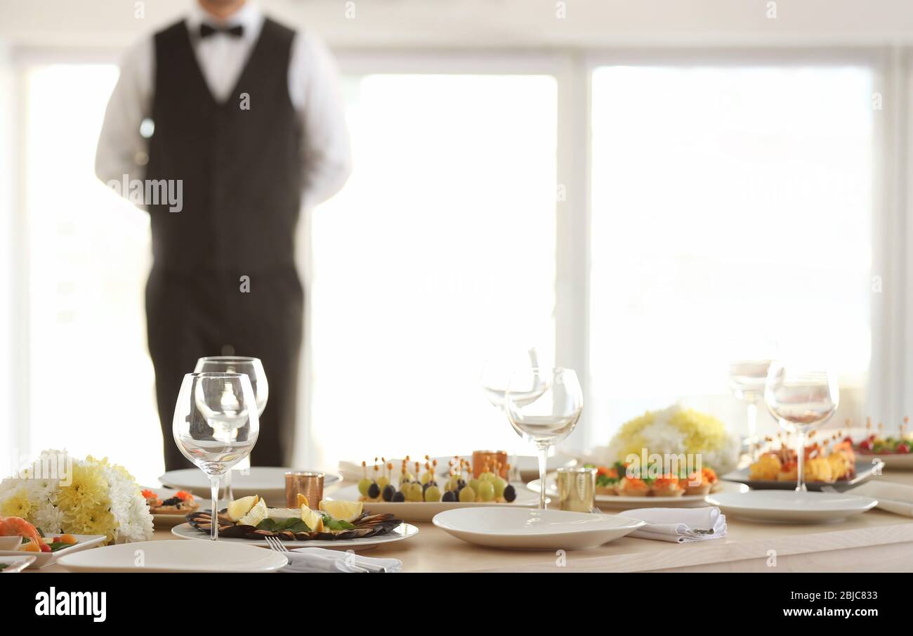 Setting up the buffet hi-res stock photography and images - Alamy