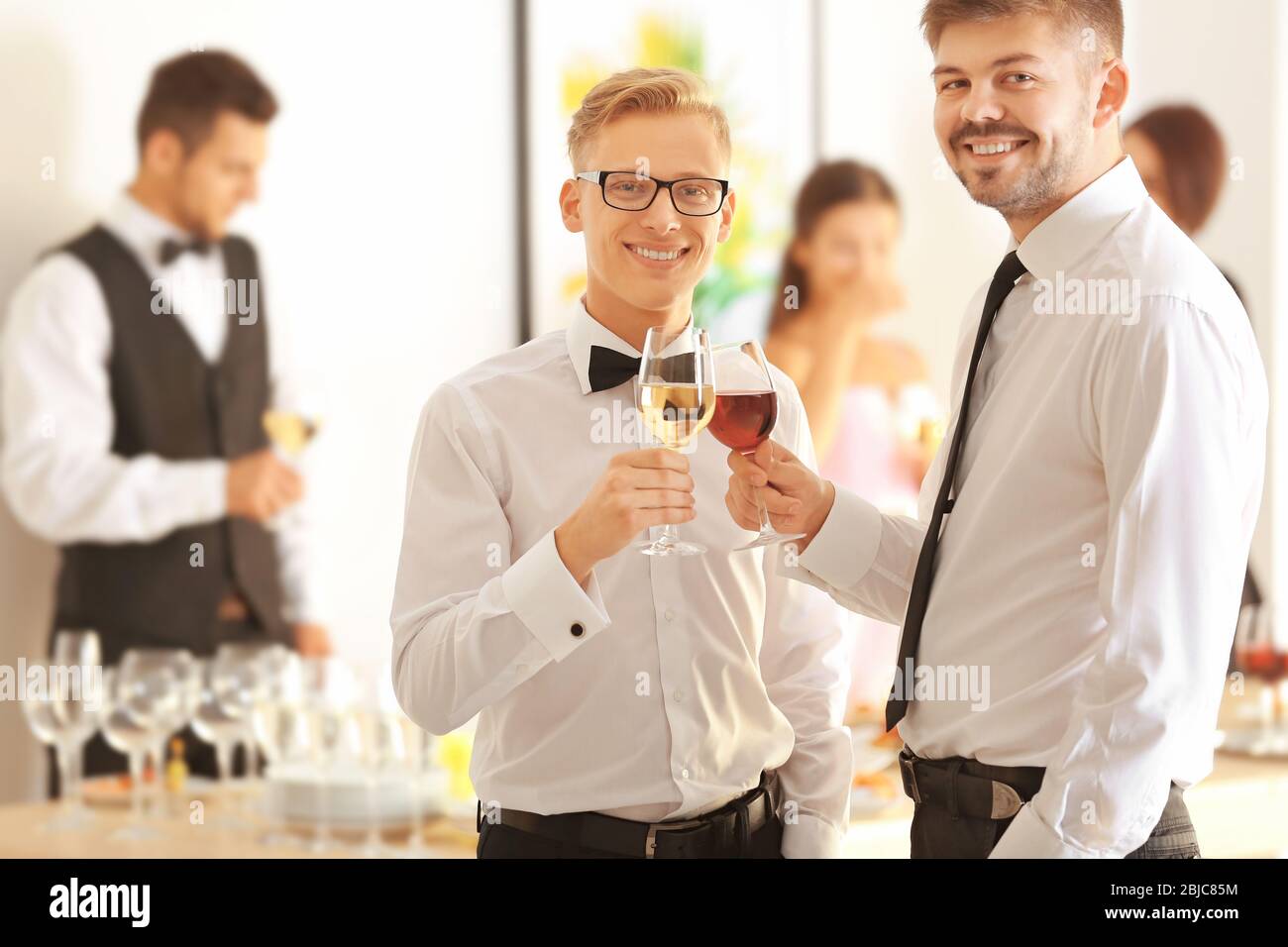 Two men clinking hi-res stock photography and images - Alamy