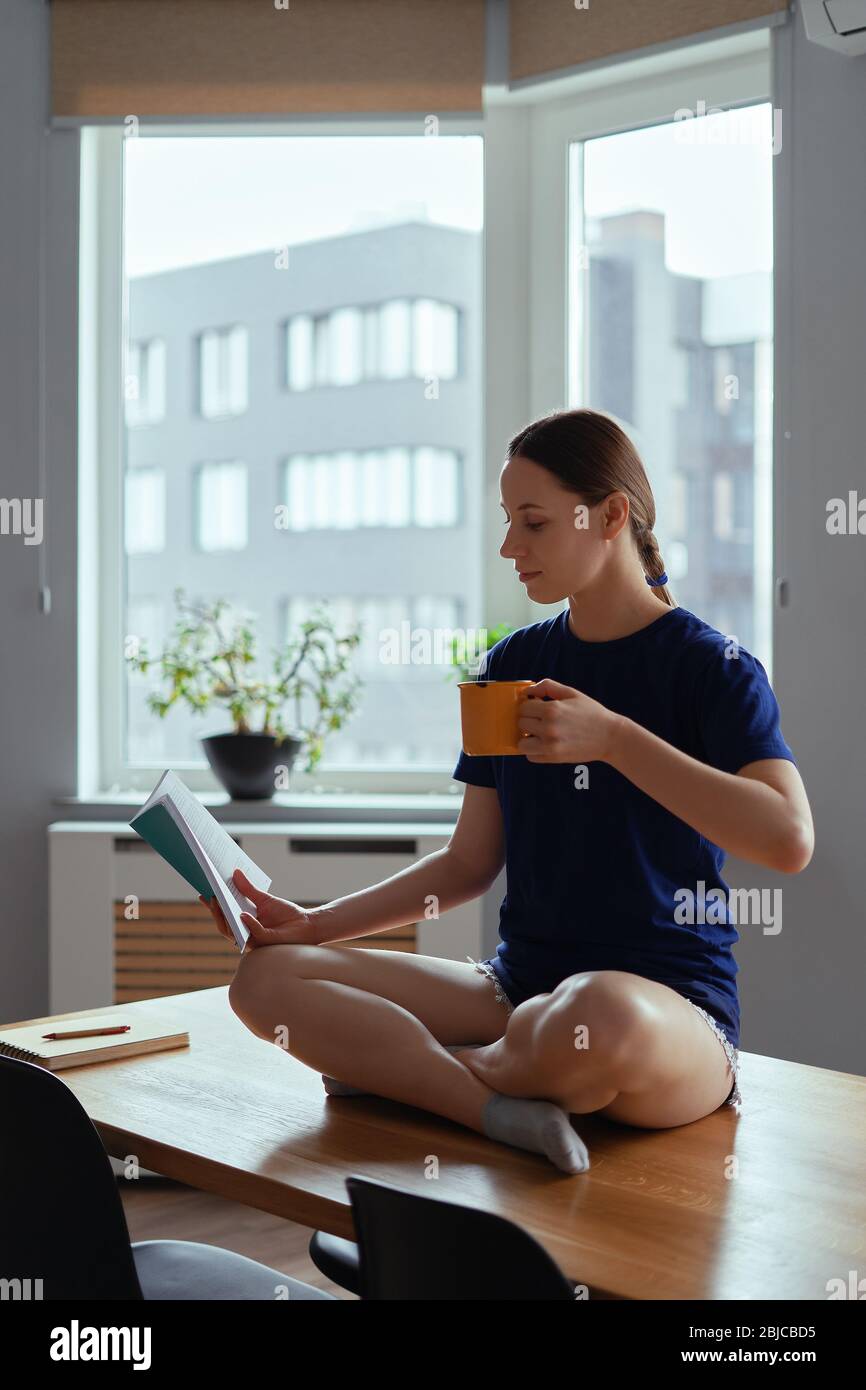 Legs on table pose hi-res stock photography and images - Alamy
