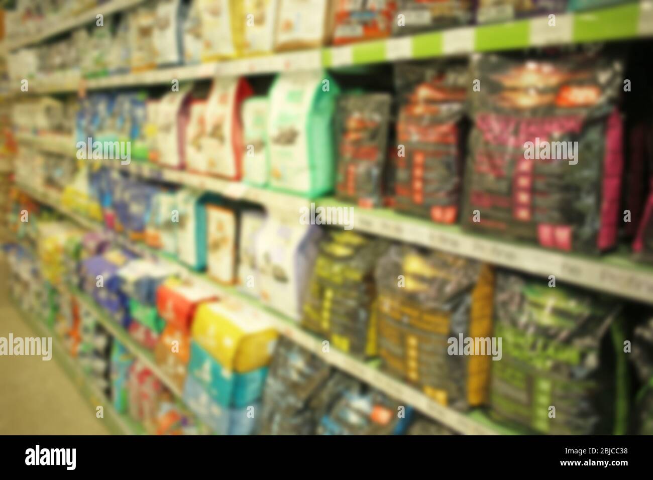 Packs of animal food on pet shop shelves Stock Photo - Alamy