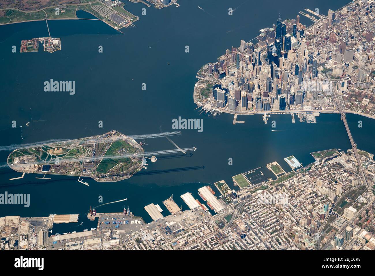 Aerial flyover from left right hi-res stock photography and images - Alamy