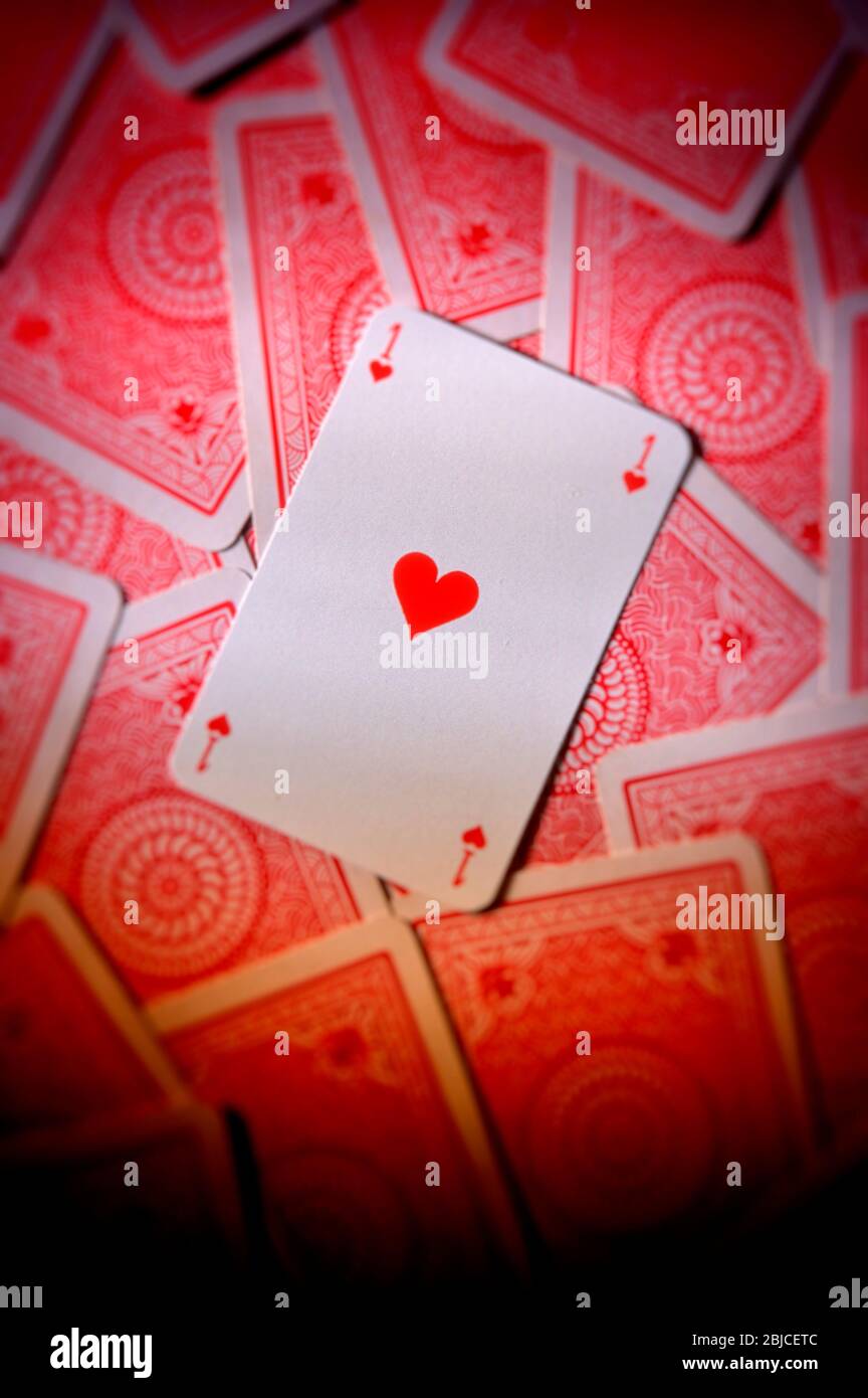 Playing card heart hi-res stock photography and images - Alamy