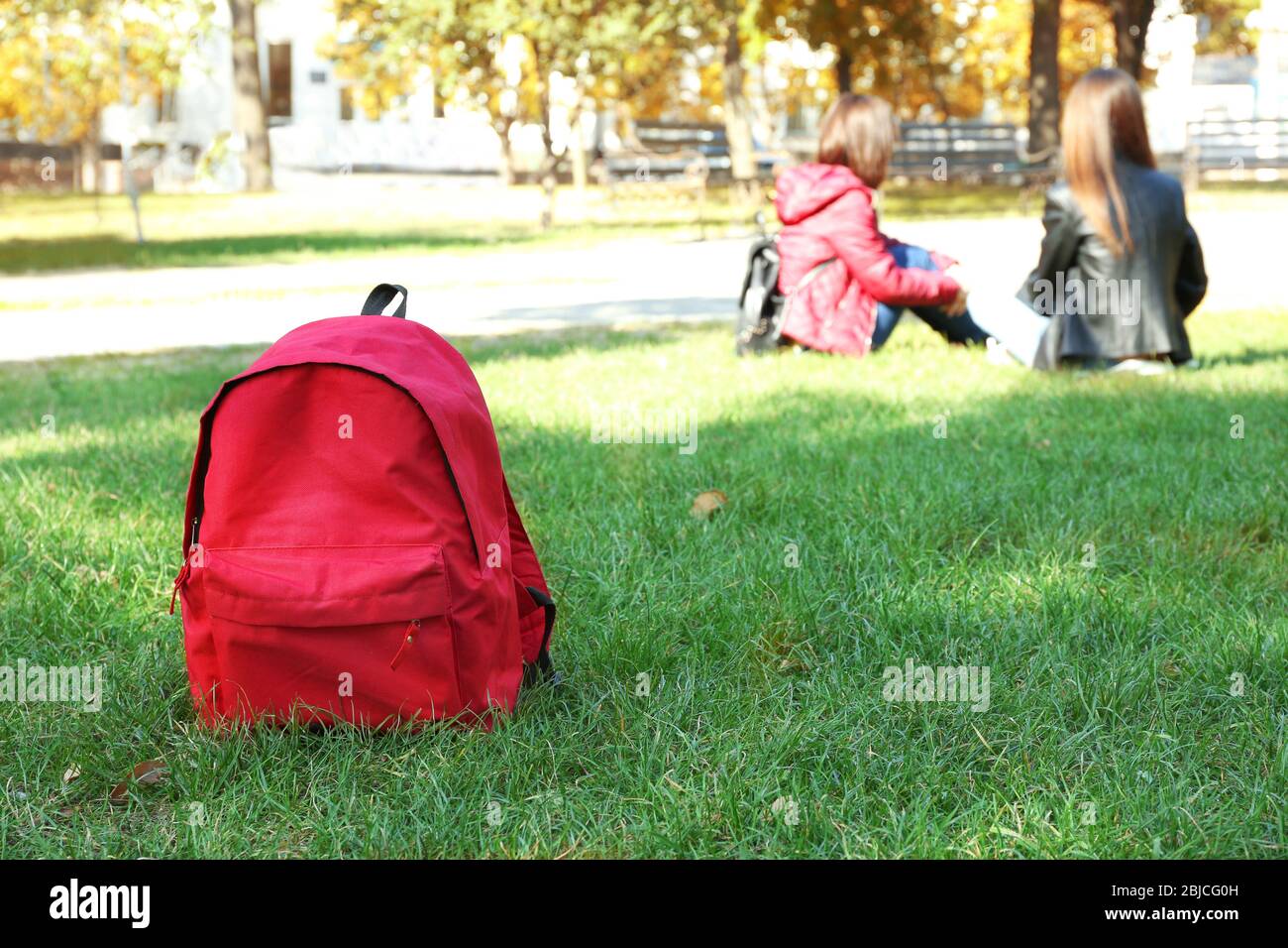 Girls backpacking hi-res stock photography and images - Alamy