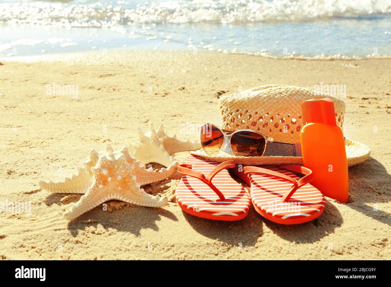 Sun protection set on the beach Stock Photo - Alamy