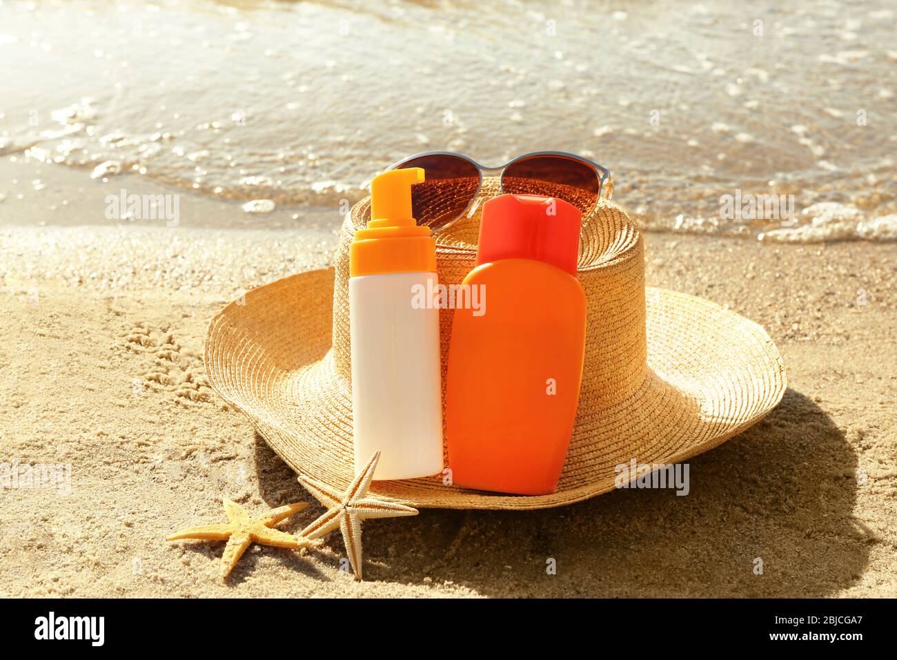 Sun protection set on the beach Stock Photo - Alamy