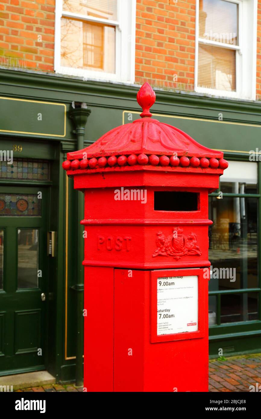 Old fashioned letterbox hi-res stock photography and images - Alamy