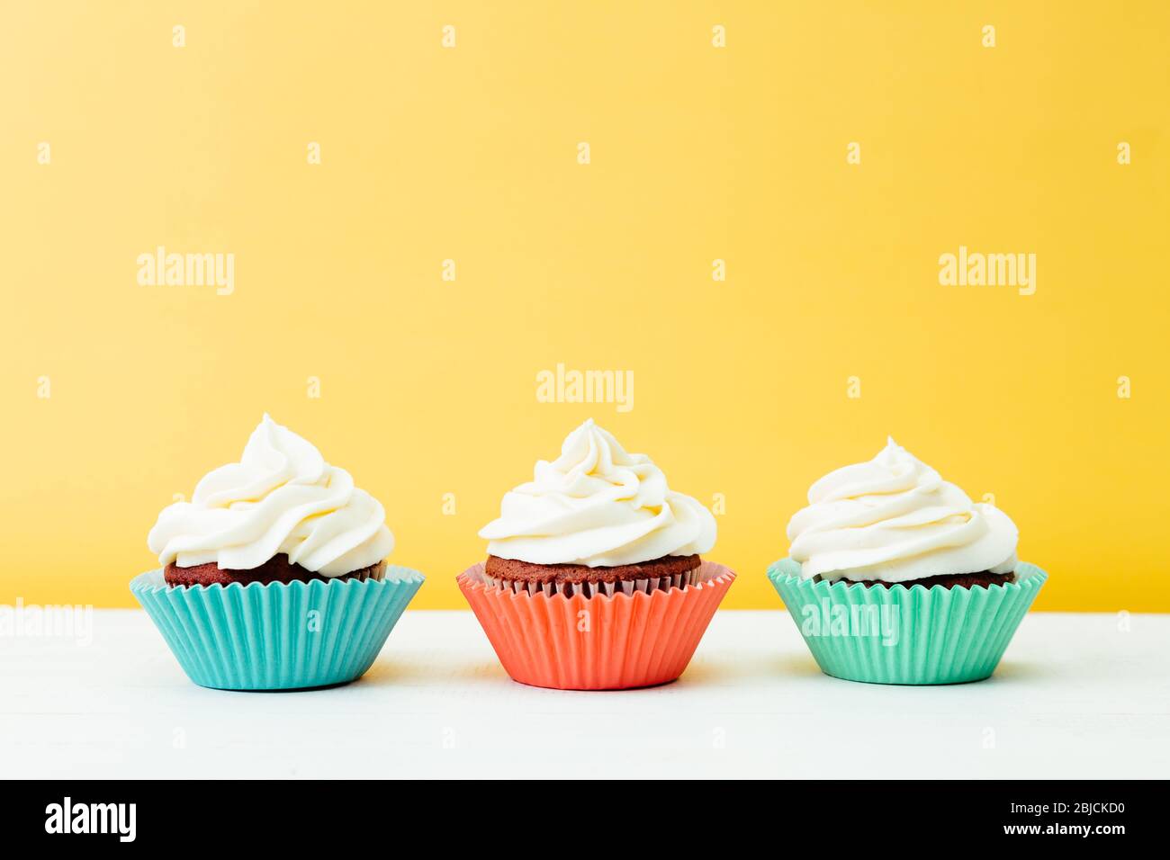 Happy birthday red velvet cake hi-res stock photography and images - Alamy