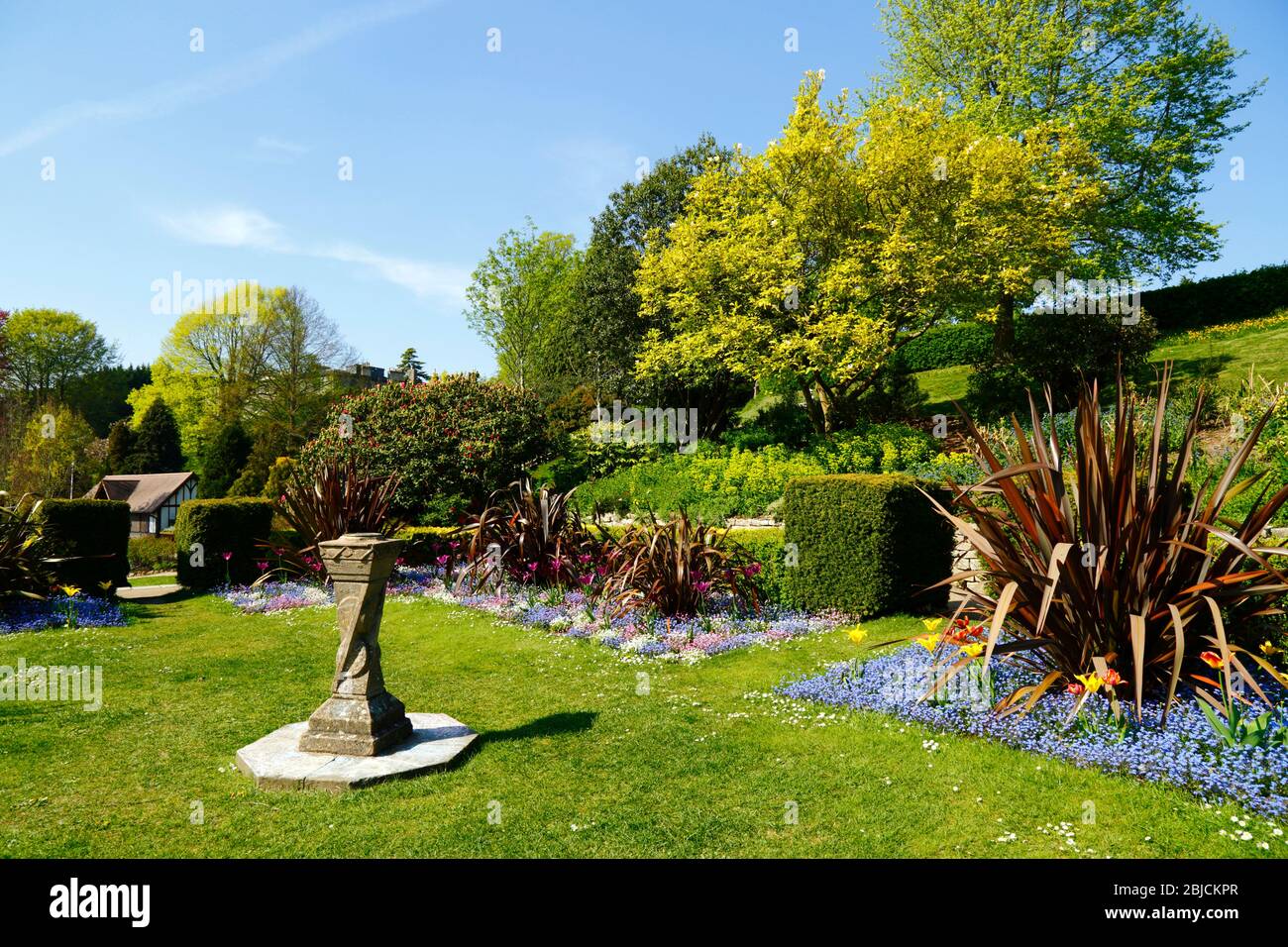 Sundial in centre of sunken garden in Calverley Grounds, Royal ...