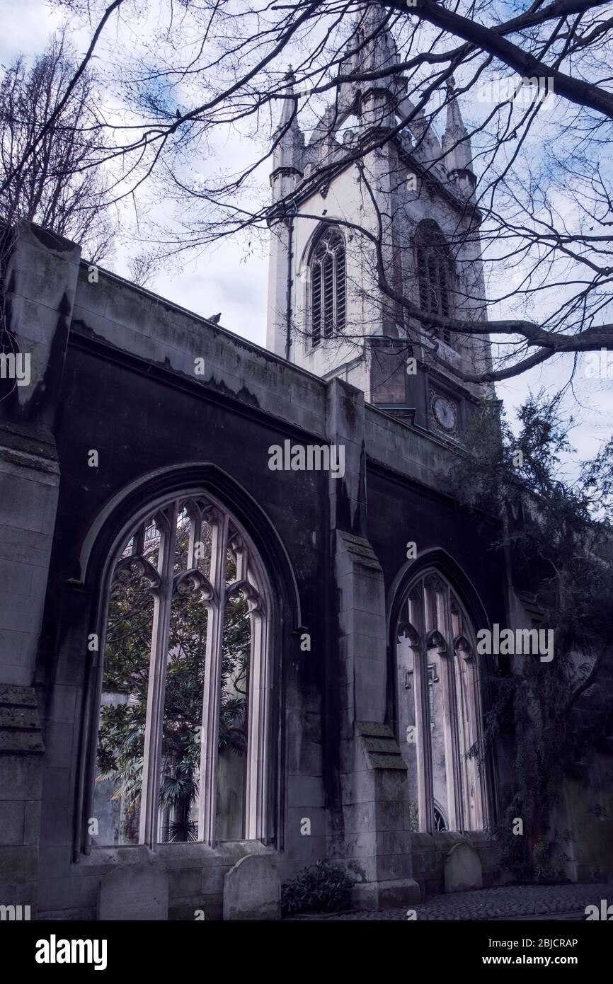 St dunstan in the east church gardens hi-res stock photography and ...
