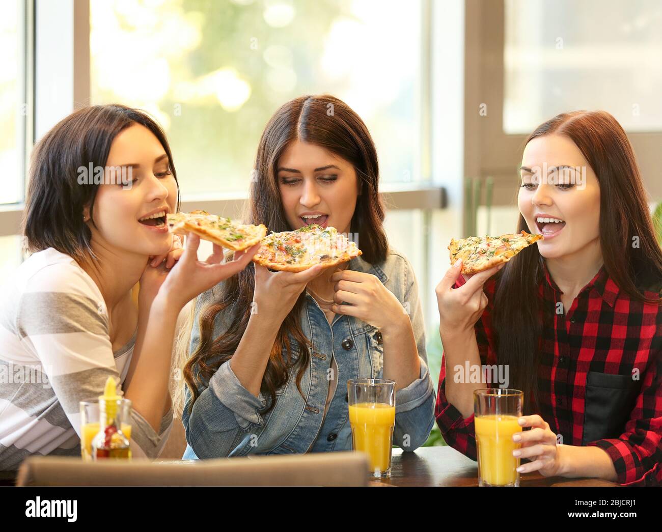 Young company friends eating pizza hi-res stock photography and images ...