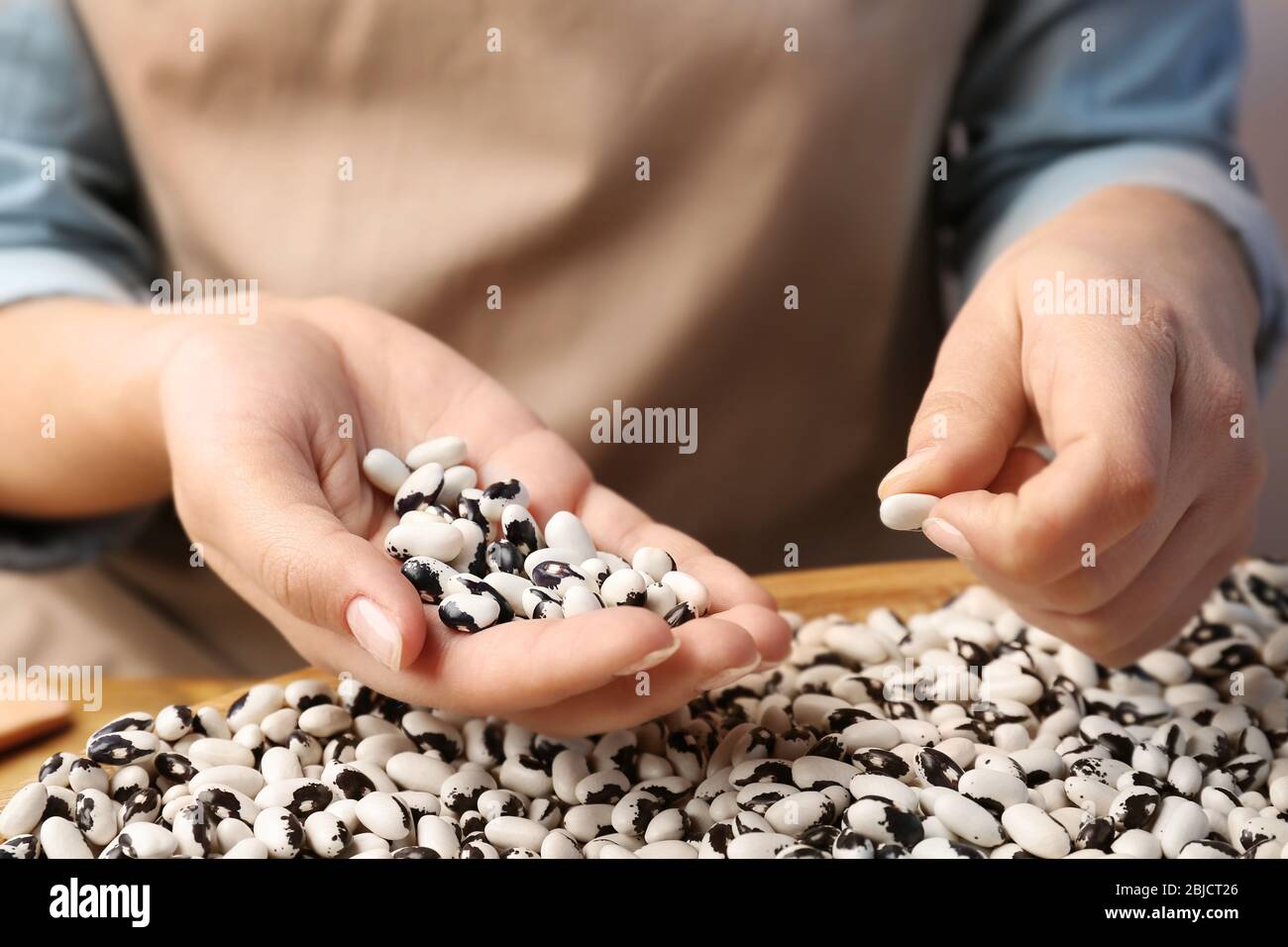 Hands sorting hi-res stock photography and images - Alamy