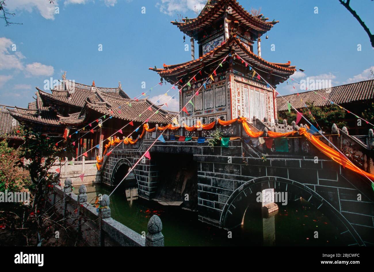 Stone put hi-res stock photography and images - Alamy