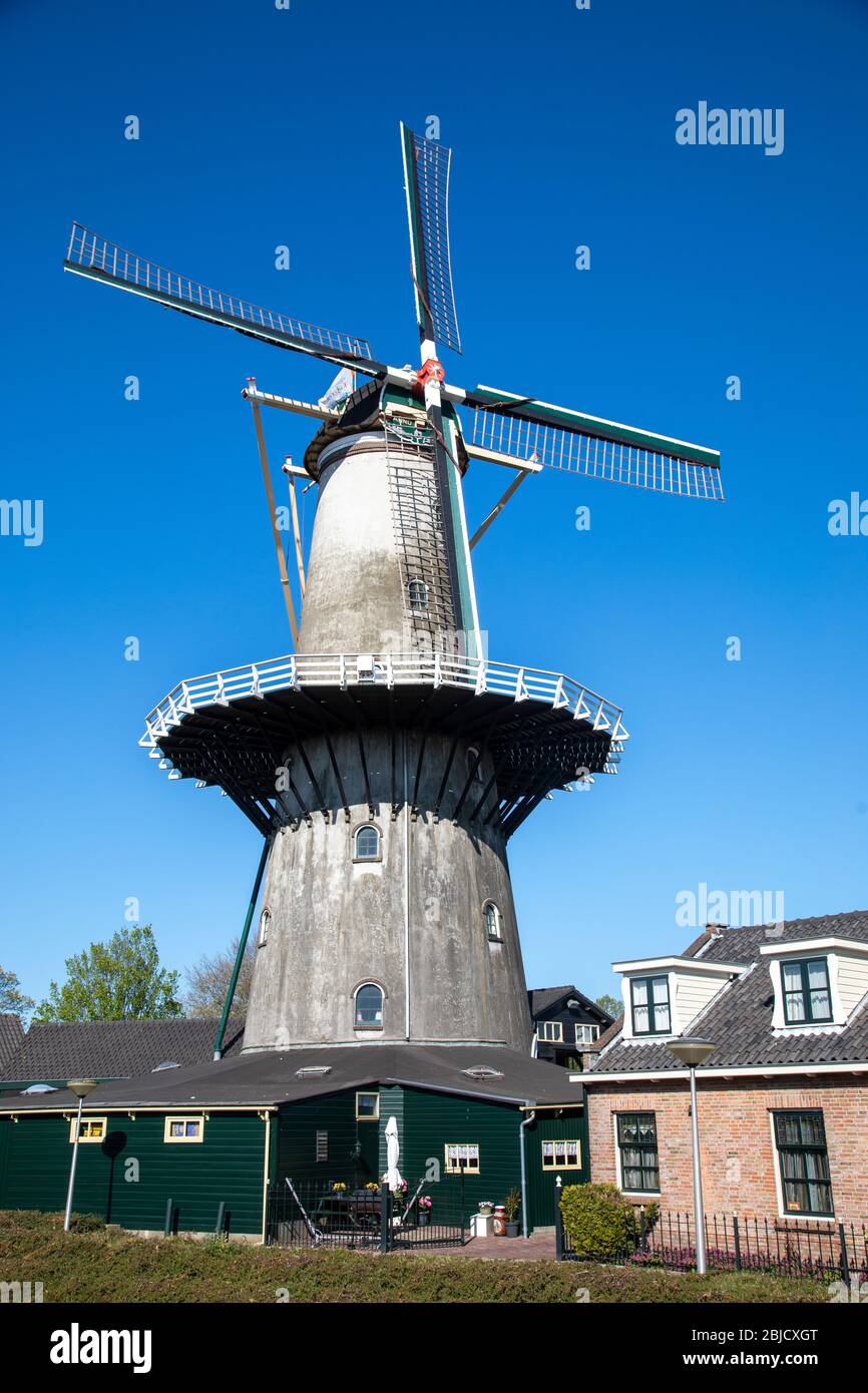 Dutch windmill holland hi-res stock photography and images - Alamy