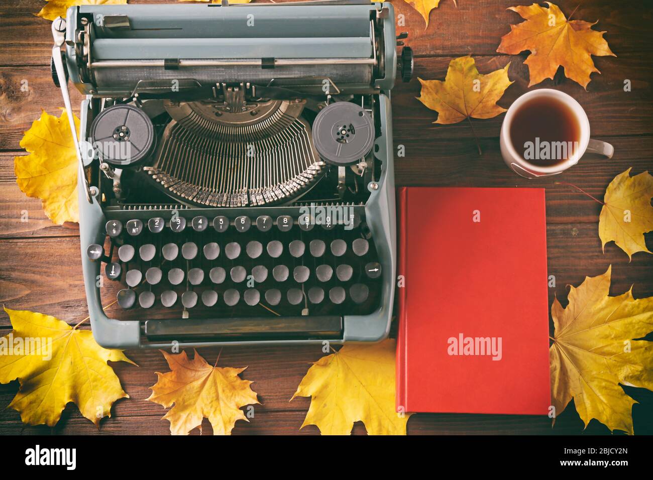 Vintage typing machine hi-res stock photography and images - Alamy