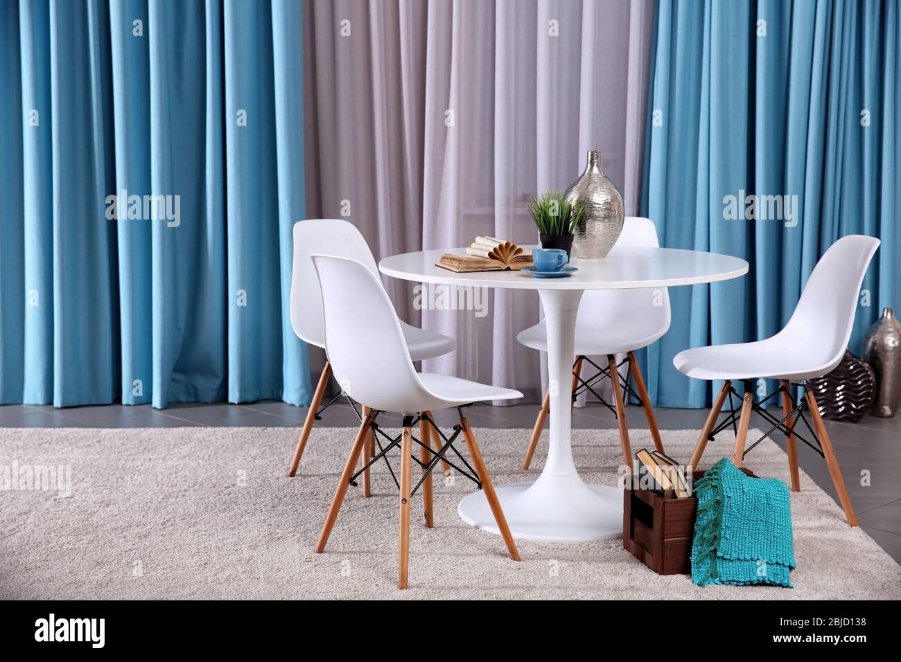 White round table in modern interior of living room Stock Photo - Alamy