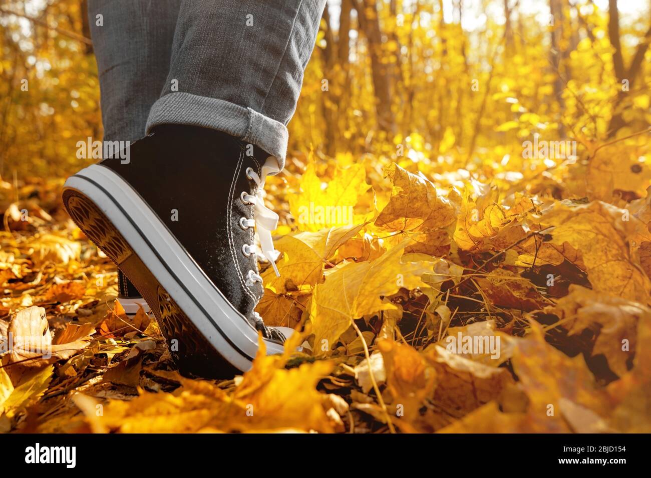 Human feet walking close up hi-res stock photography and images - Alamy