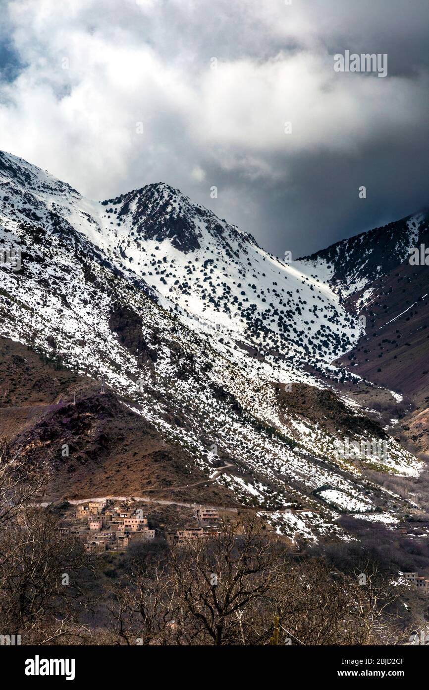 Snow On Mountains Africa High Resolution Stock Photography and Images ...