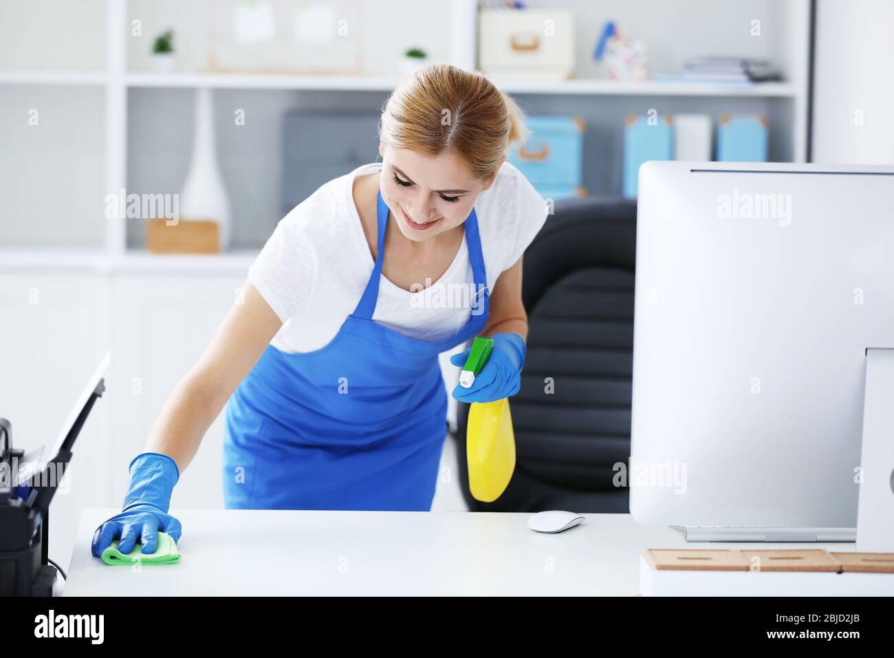 Spraying wiping table hi-res stock photography and images - Alamy