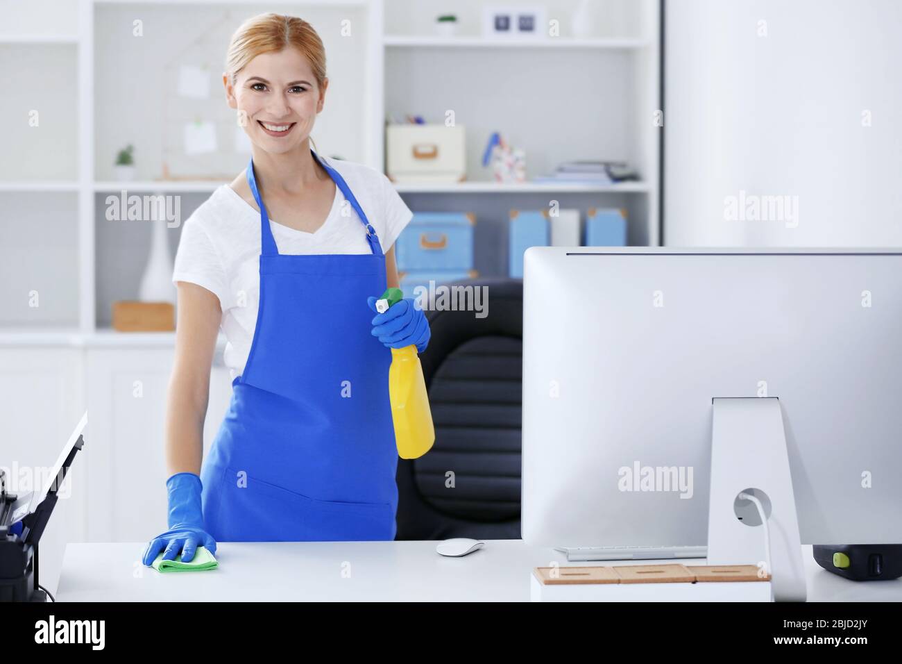 Spraying wiping table hi-res stock photography and images - Alamy