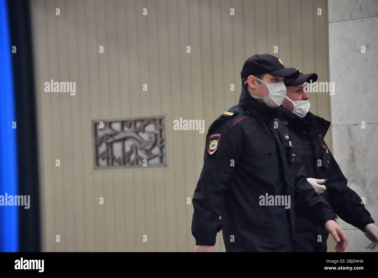 Moscow. Police officers in medical masks Stock Photo - Alamy
