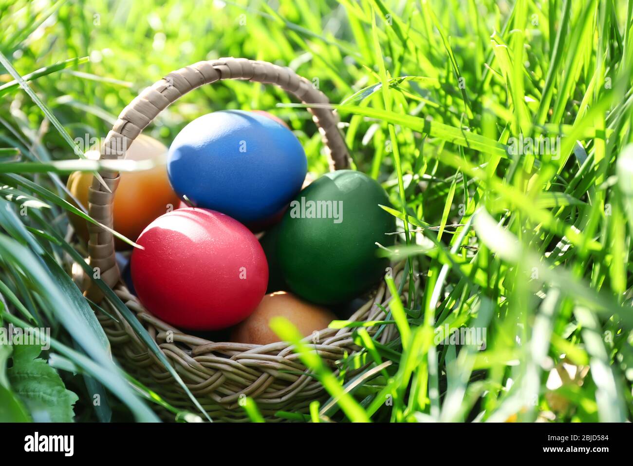 Easter eggs in basket on green grass Stock Photo - Alamy