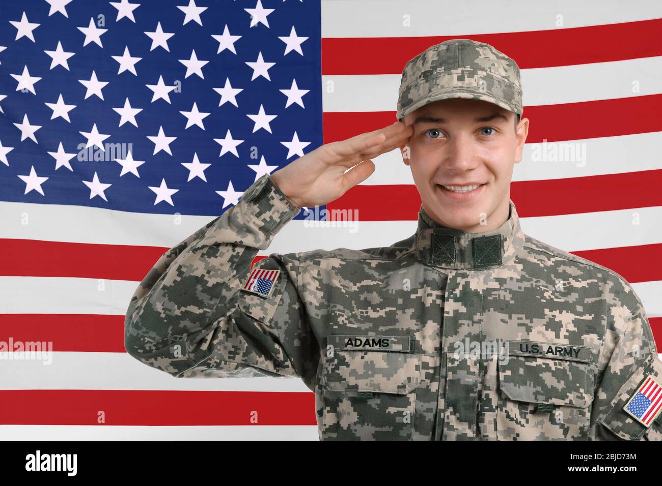 Us army saluting the flag hi-res stock photography and images - Alamy