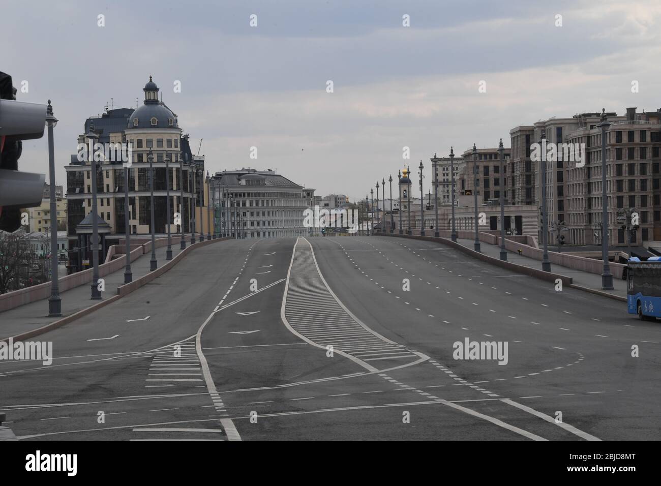 Moscow. Bolshoy Moskvoretsky bridge without people Stock Photo - Alamy
